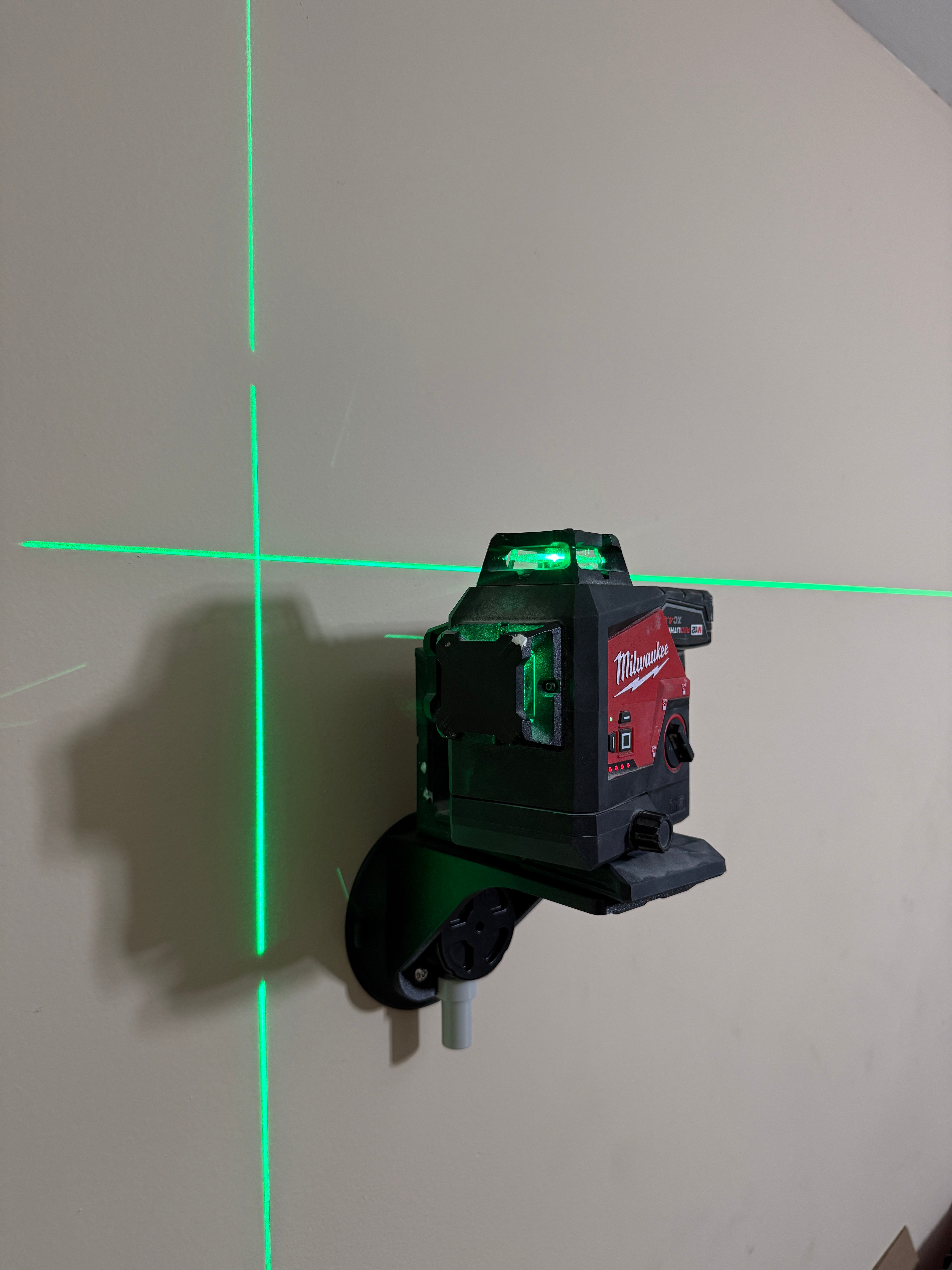 VacuMount Laser Level Suction Cup Mount | Any Height, Any Surface ...